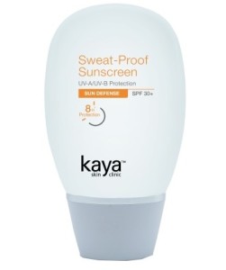 Top 10 Best Waterproof Sunscreens in India (2021) For Sun Tan Free Skin ...