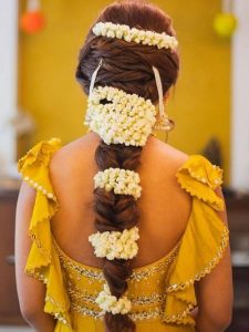 Latest 50 Gajra Hairstyles for Wedding and Engagement in 2022 - Tips ...